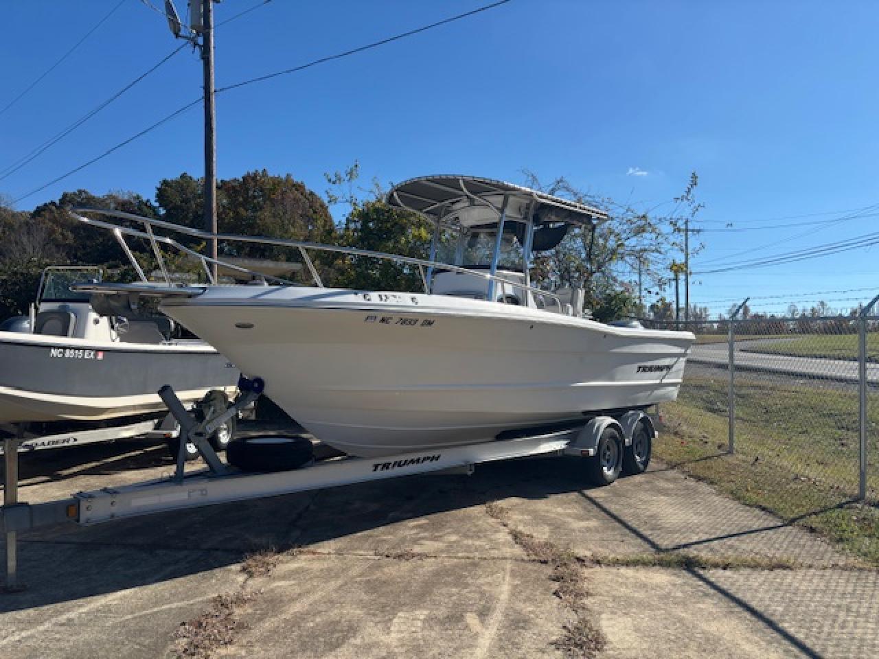 2009 Triumph 235 Center Console with Yamaha F250 Outboard Four-Stroke ...